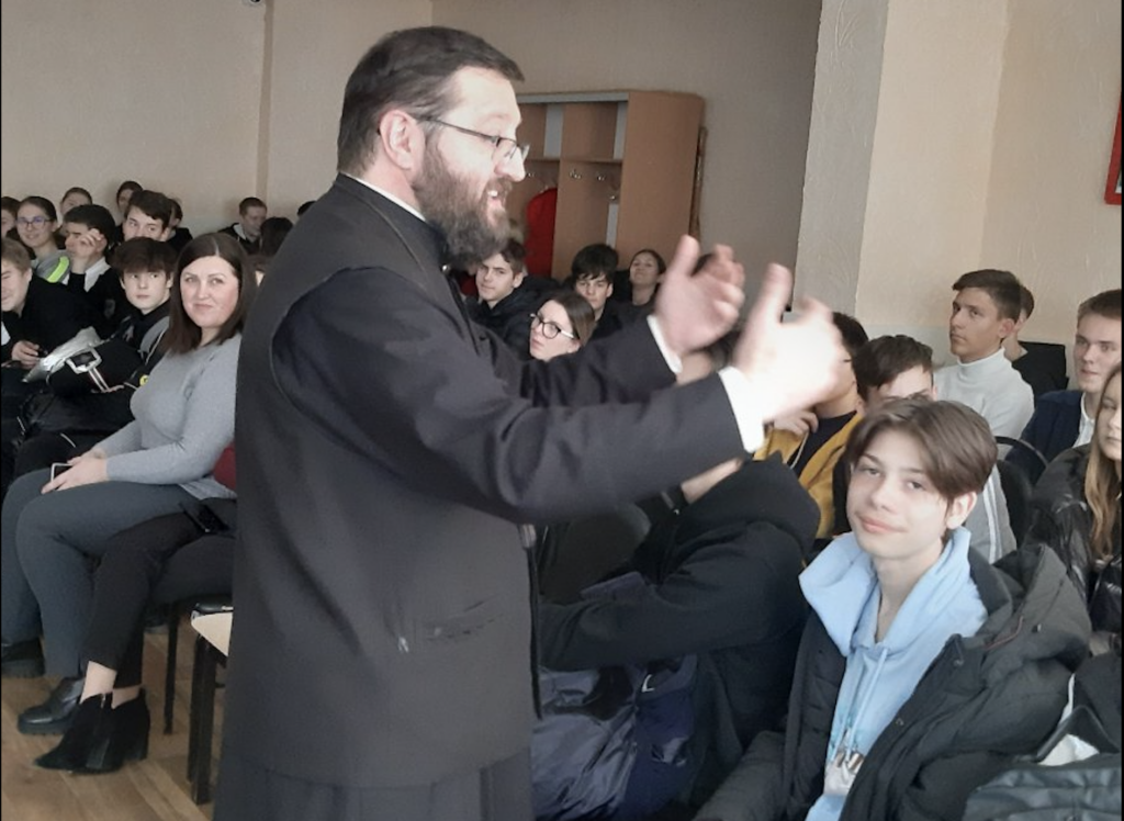 Tineretul OrtodoxÎn vizită la Liceul ”Petru Rareș” din Chișinău ...